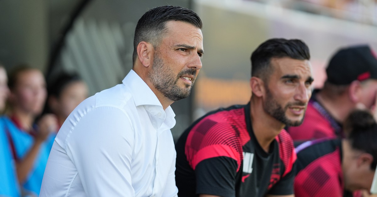 Stenta discusses home defeat to Canberra - Adelaide United