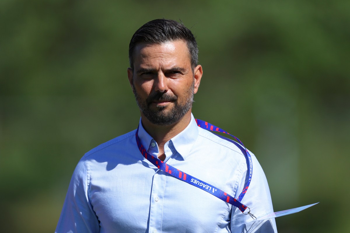 Stenta – "A Huge Occasion Under the Lights" - Adelaide United